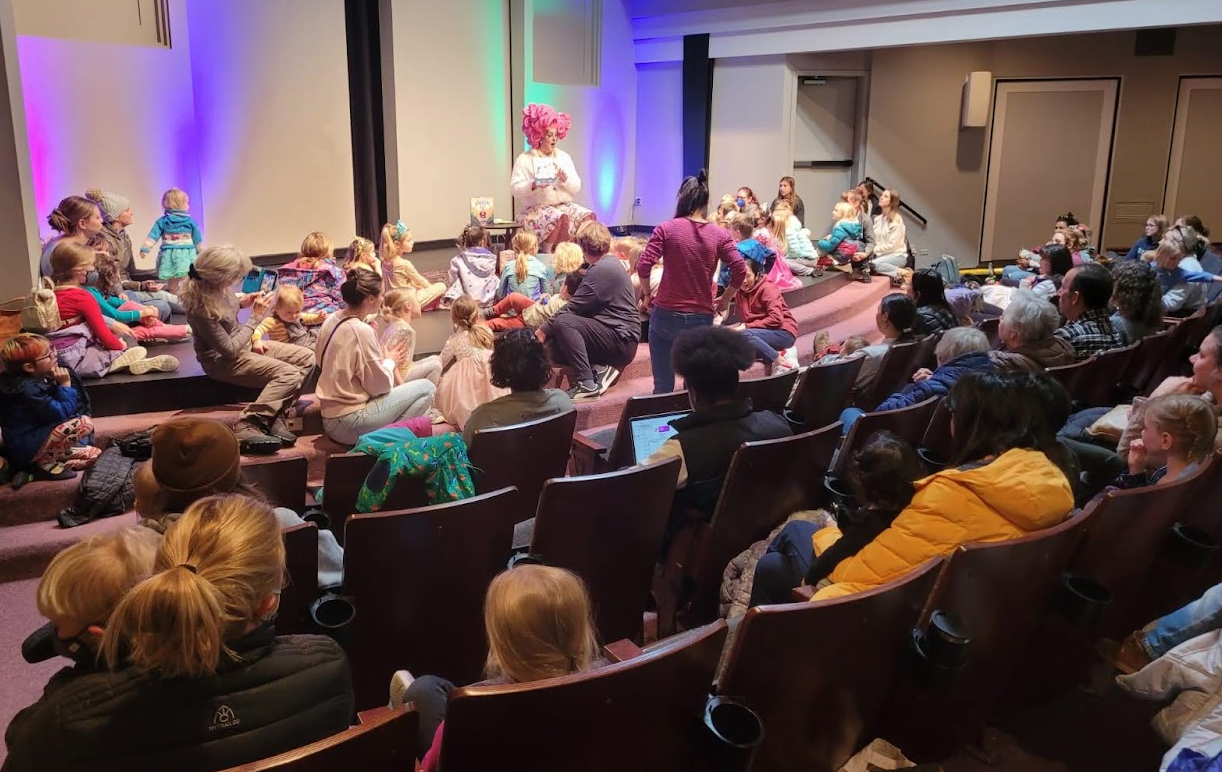 Drag Queen Story Hour: The face of the moral panic - Yellow Scene Magazine
